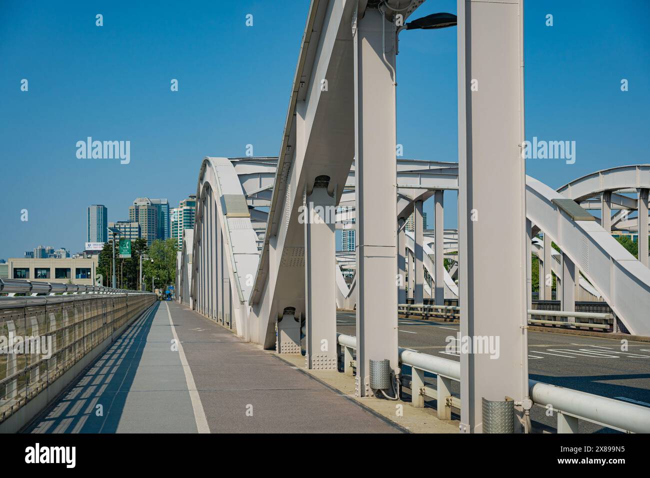 Bridge across the Han River in Seoul, South Korea Stock Photo - Alamy