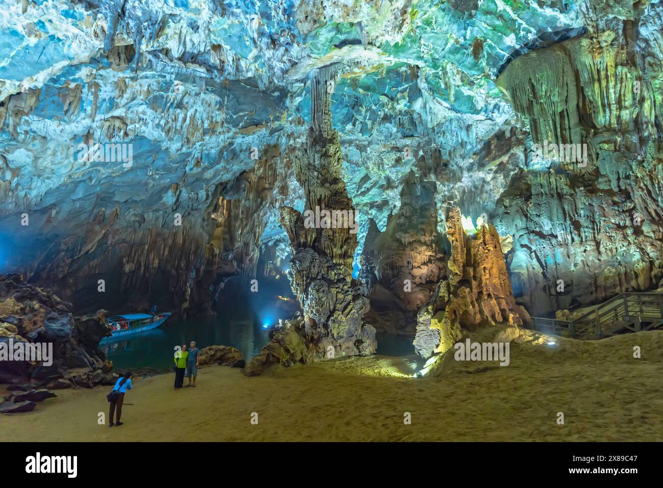 Beautiful Paradise Cave with stalactites and stalagmites in Phong Nha ...