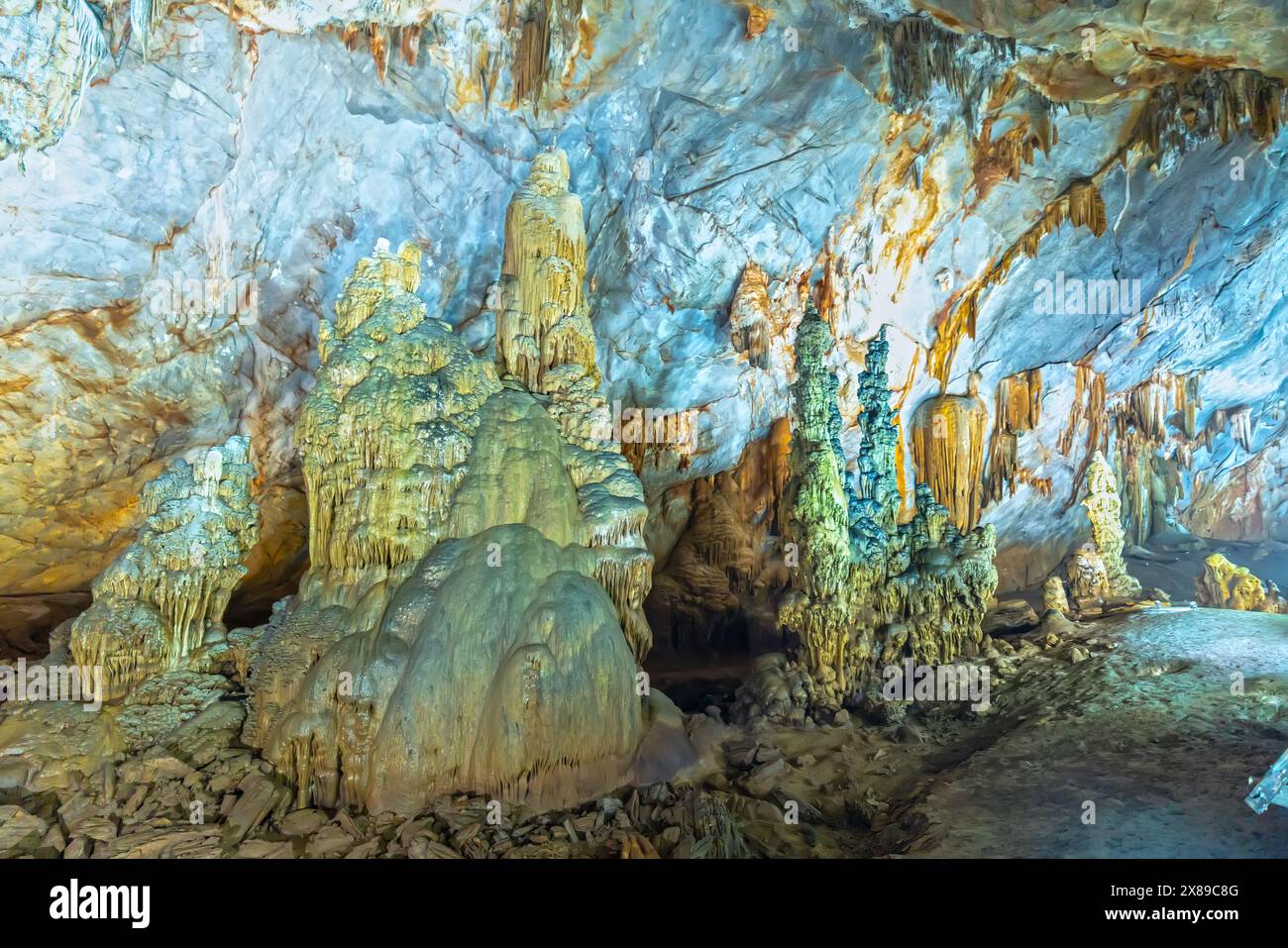 Beautiful Paradise Cave with stalactites and stalagmites in Phong Nha ...
