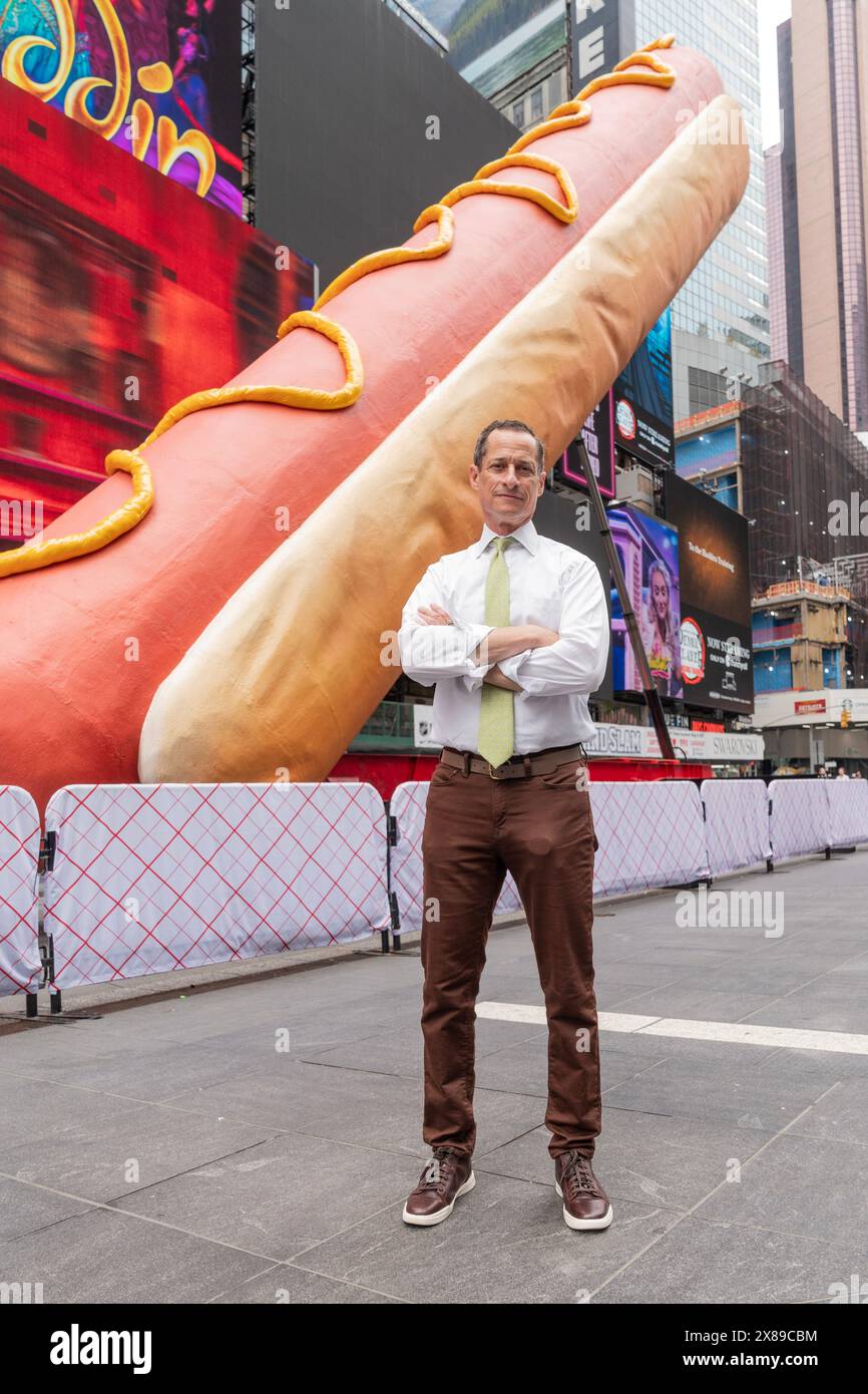 Former congressman Anthony Weiner seen on Times Sqaure in New York on ...