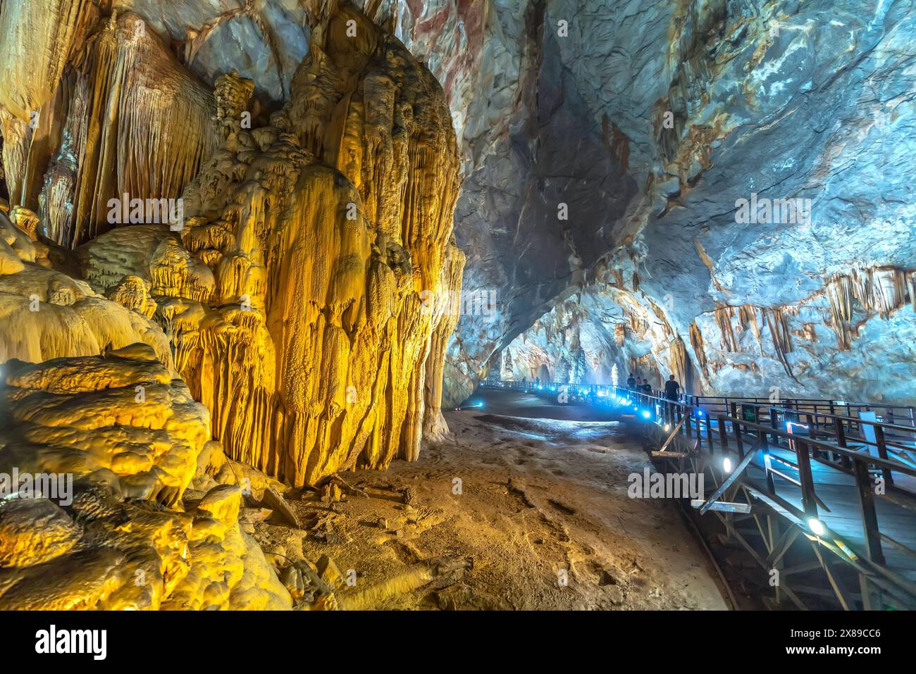 Beautiful Paradise Cave with stalactites and stalagmites in Phong Nha ...