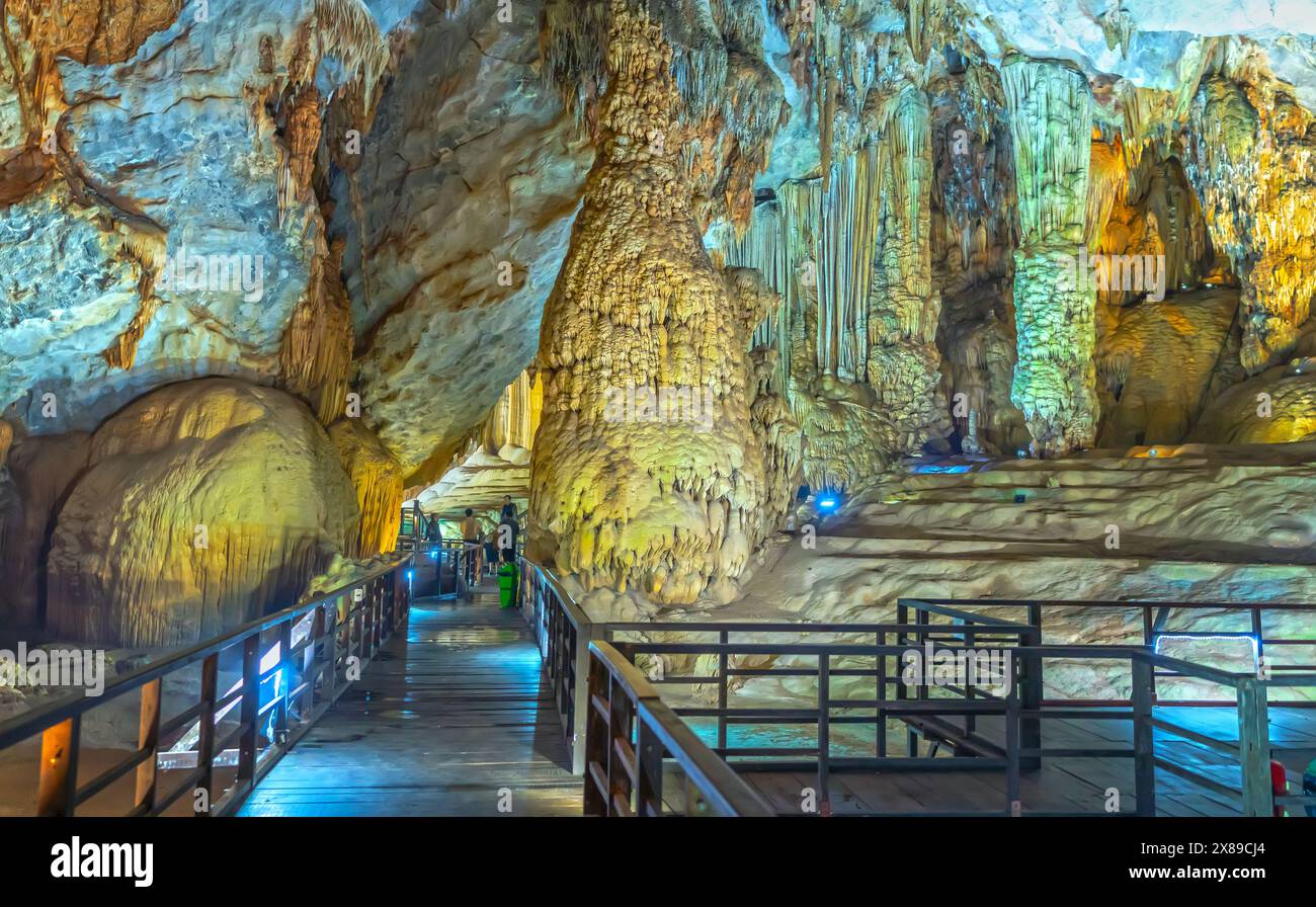 Beautiful Paradise Cave with stalactites and stalagmites in Phong Nha ...