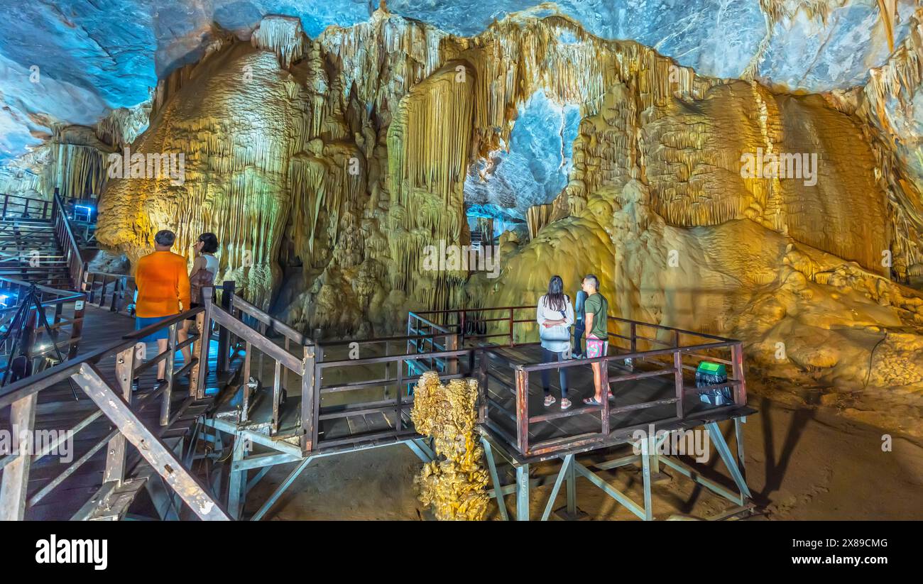 Beautiful Paradise Cave with stalactites and stalagmites in Phong Nha ...