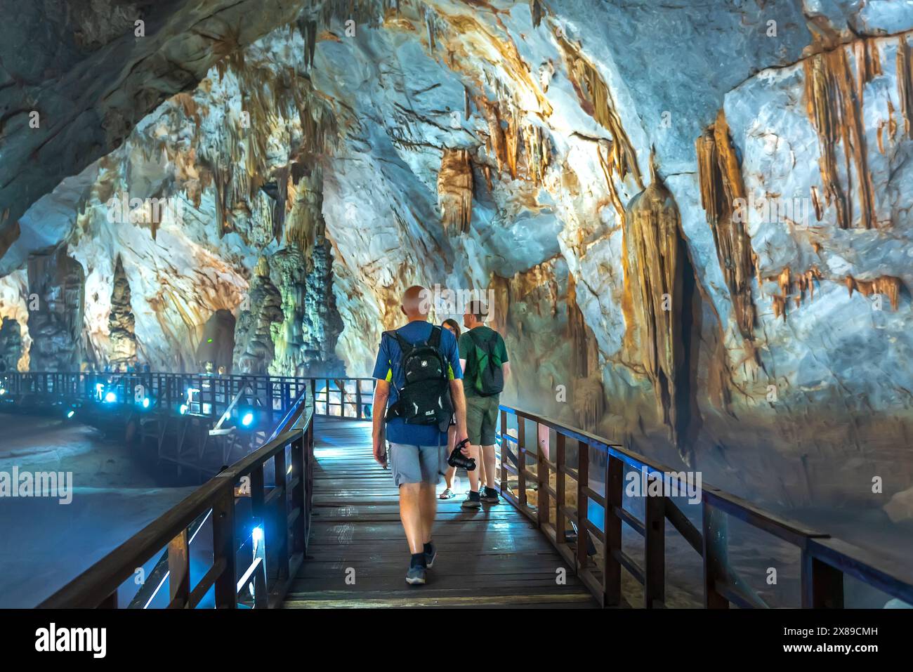 Beautiful Paradise Cave with stalactites and stalagmites in Phong Nha ...