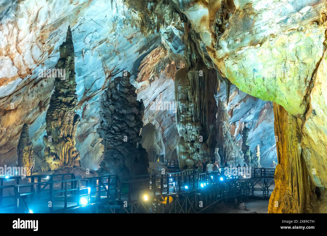 Beautiful Paradise Cave with stalactites and stalagmites in Phong Nha ...