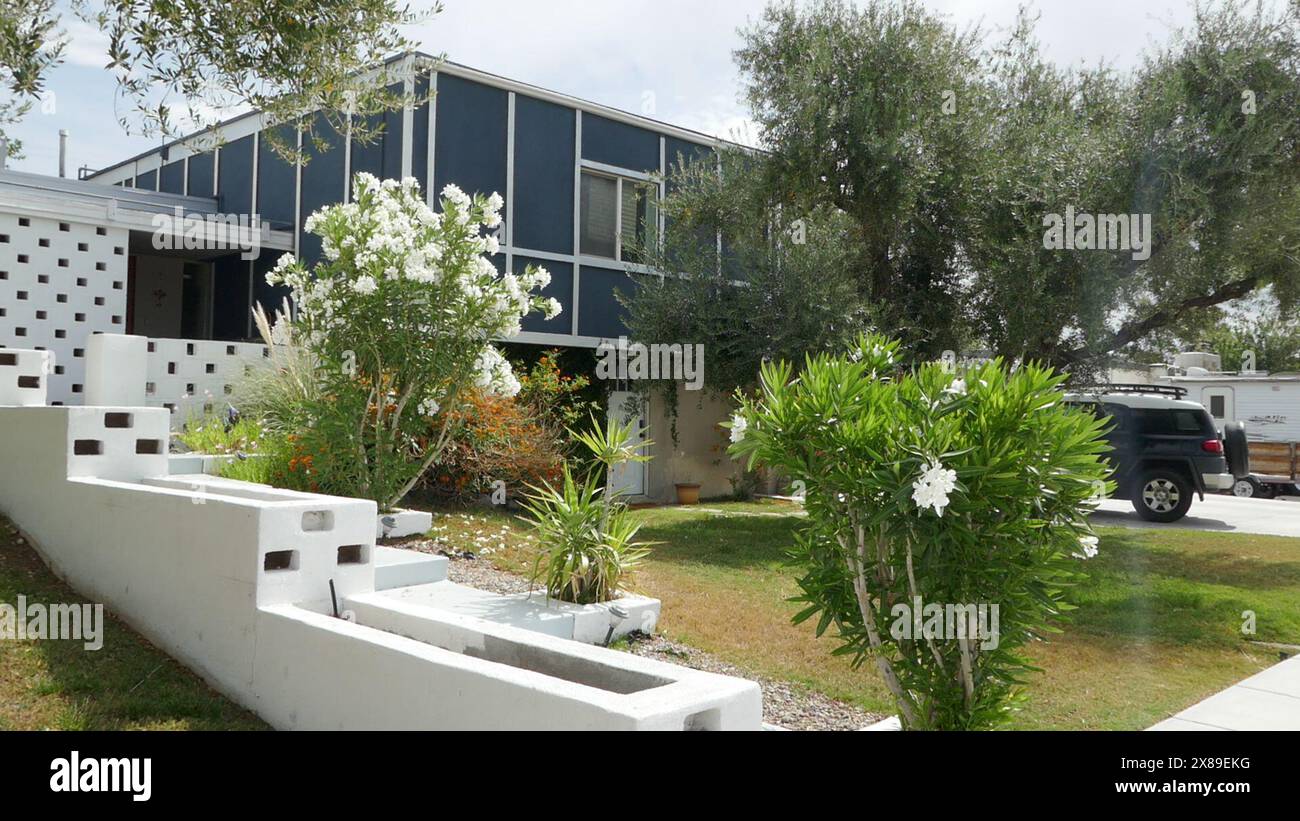 Las Vegas, Nevada, USA 14th May 2024 Actress/Entertainer Debbie Reynolds and Professional Boxer ...