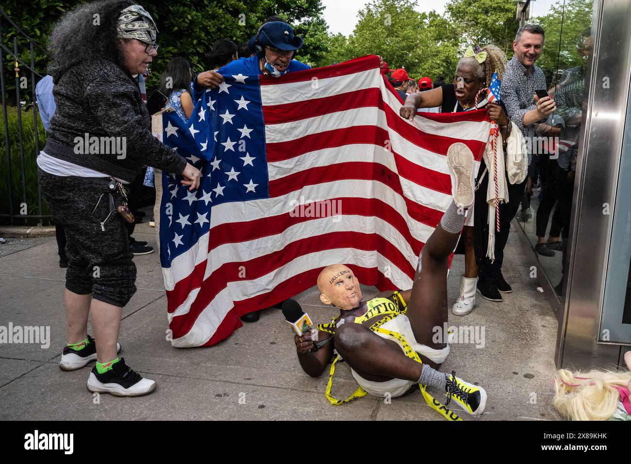 New York, USA. 23rd May, 2024. Crackhead Barney trolls Trump supporters ...