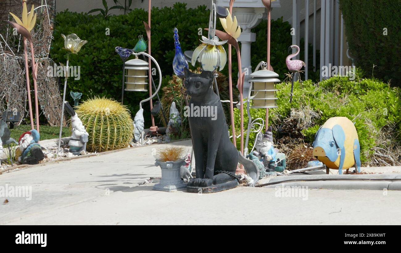 Las Vegas, Nevada, USA 14th May 2024 Cat Flamingo Animals Nik naks in ...
