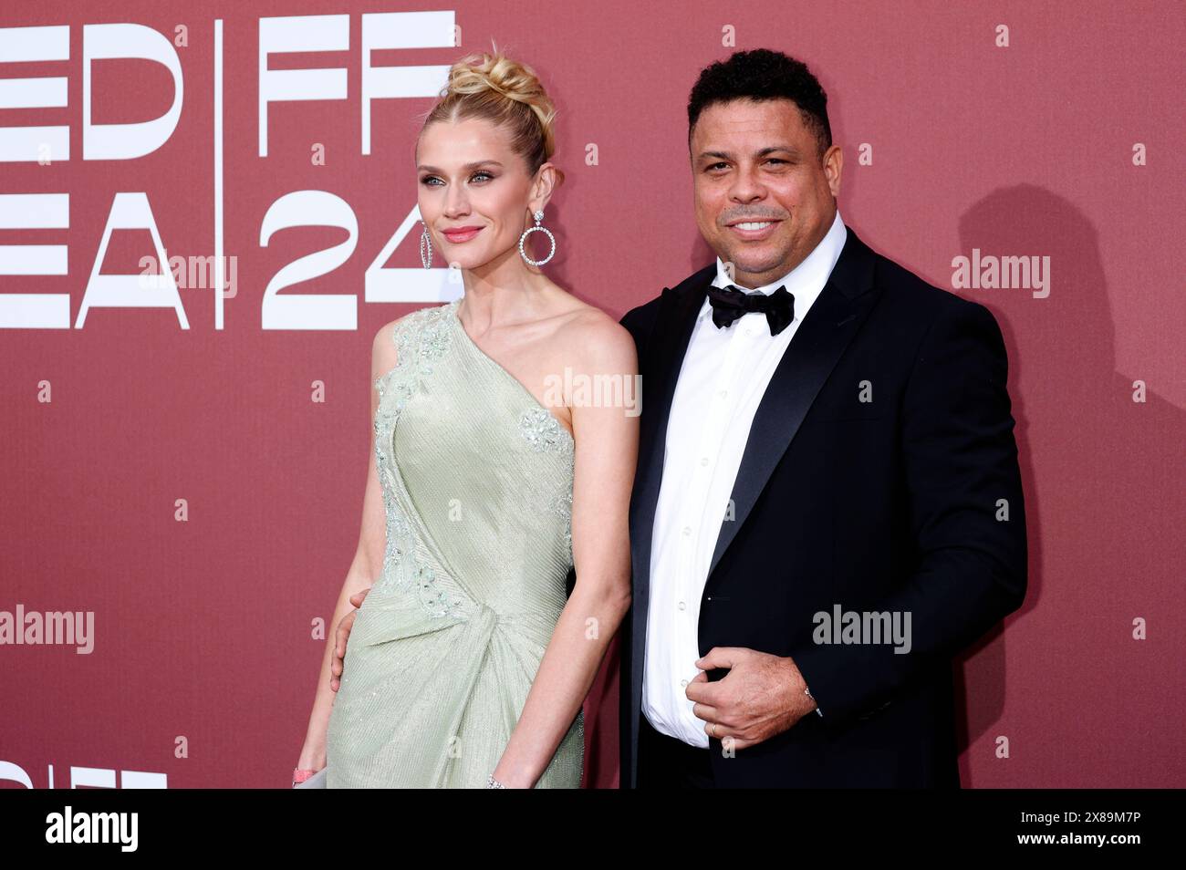 bei der 30. amfAR Gala Cannes im Rahmen des Festival de Cannes 2024 / ...