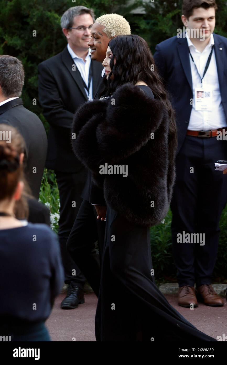 Cher mit Freund Alexander Edwards bei der 30. amfAR Gala Cannes im ...
