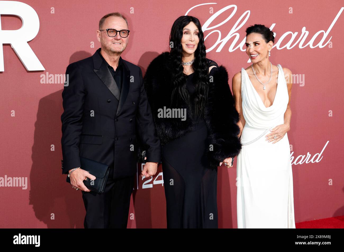 Kevin Robert Frost, Cher und Demi Moore bei der 30. amfAR Gala Cannes ...