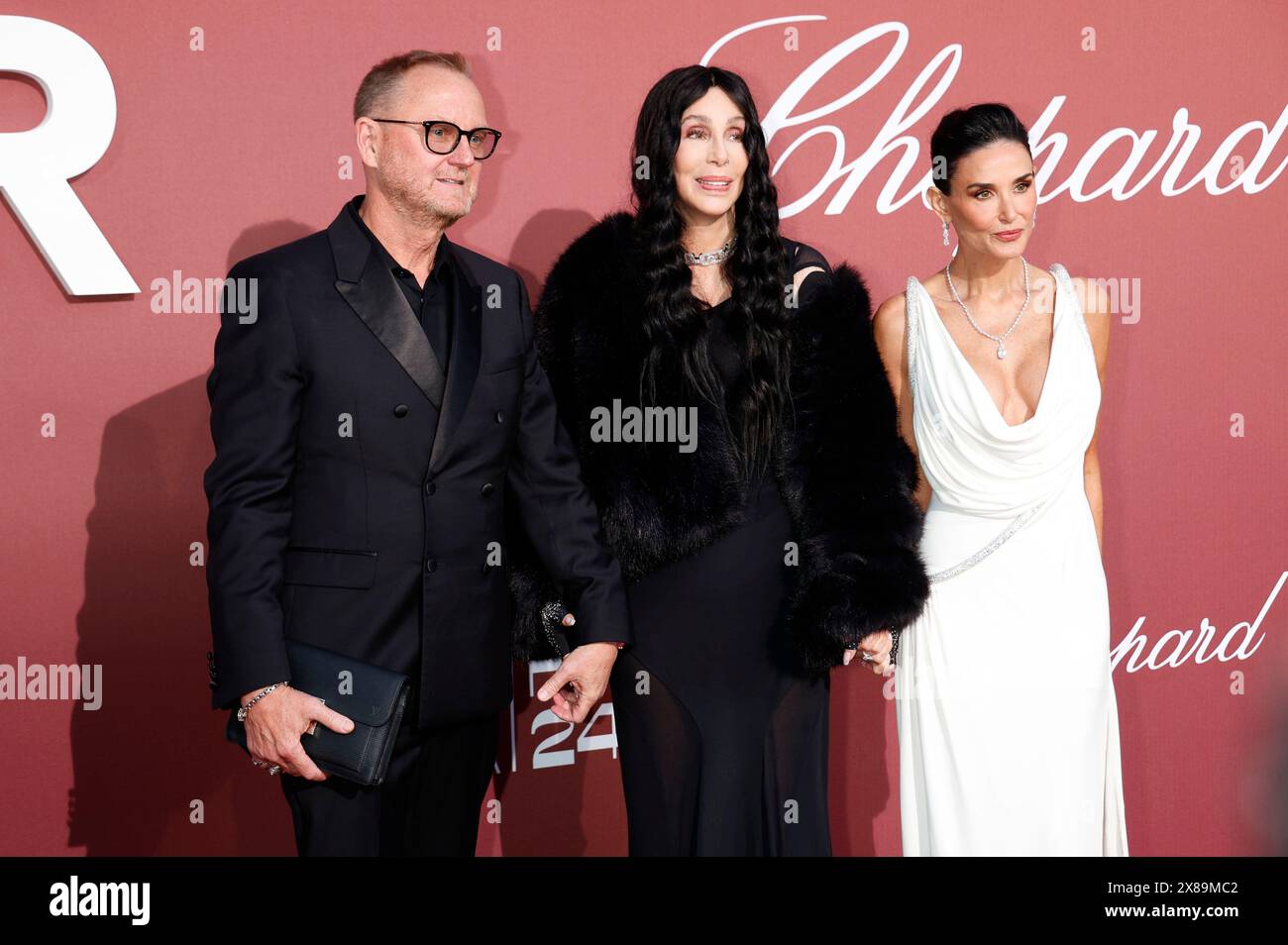 Kevin Robert Frost, Cher und Demi Moore bei der 30. amfAR Gala Cannes ...