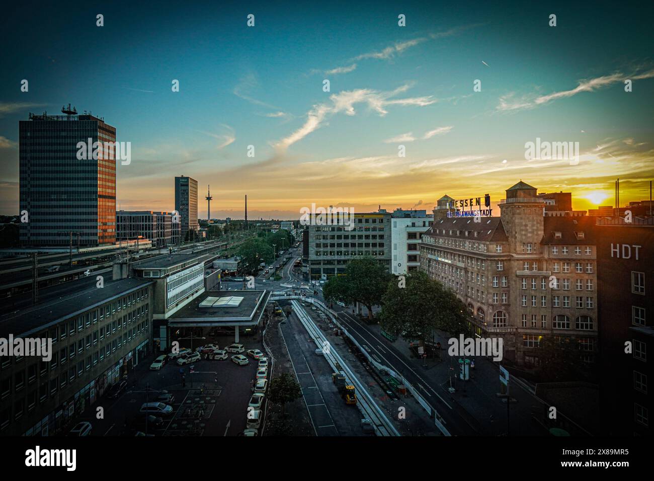 Essener Hauptbahnhof, Skyline, Sonnenuntergang, Handelshof, Hochhäuser ...