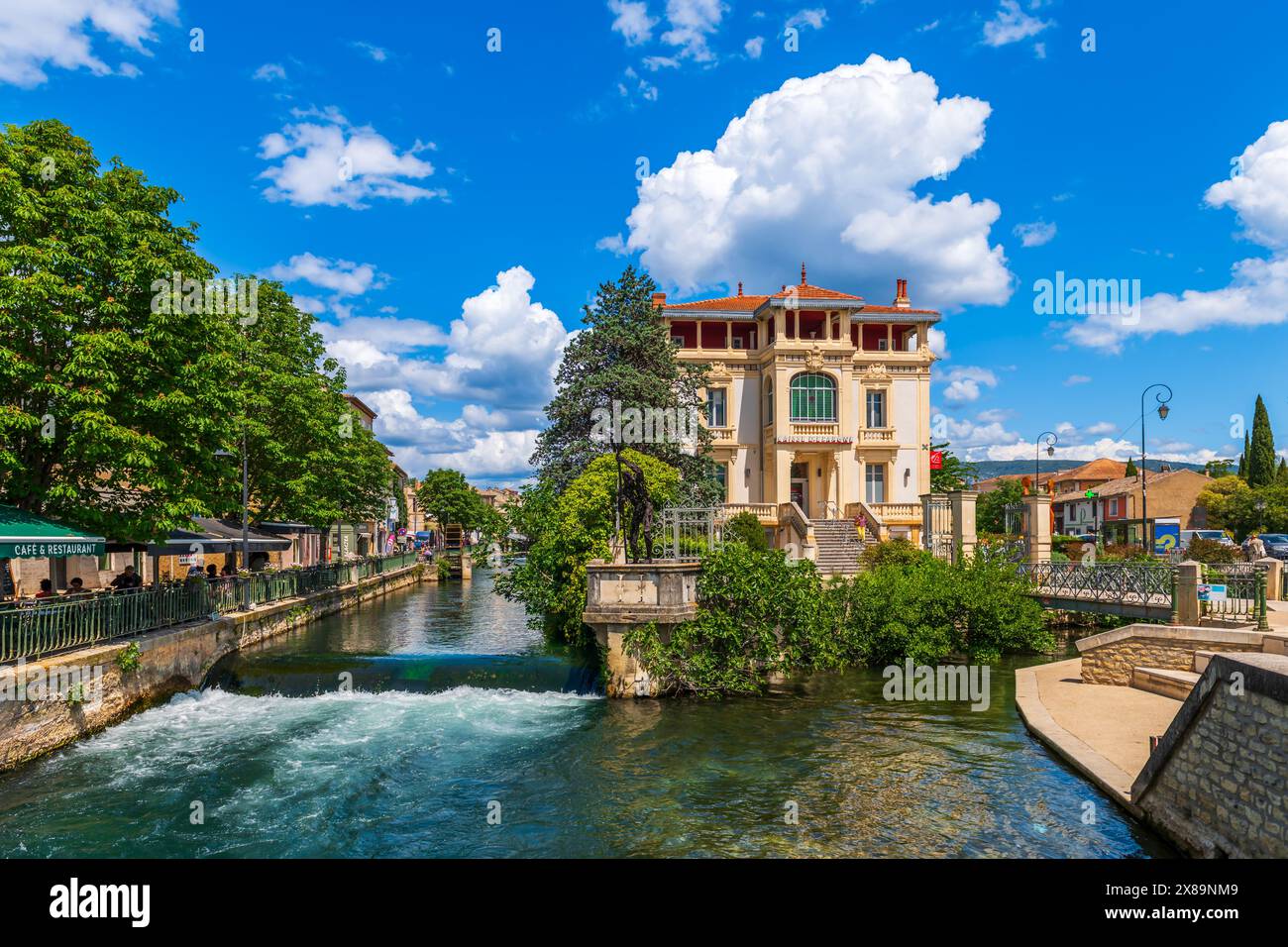 Village of Isle sur la Sorgue, in Vaucluse, in the Provence Alpes Côte ...