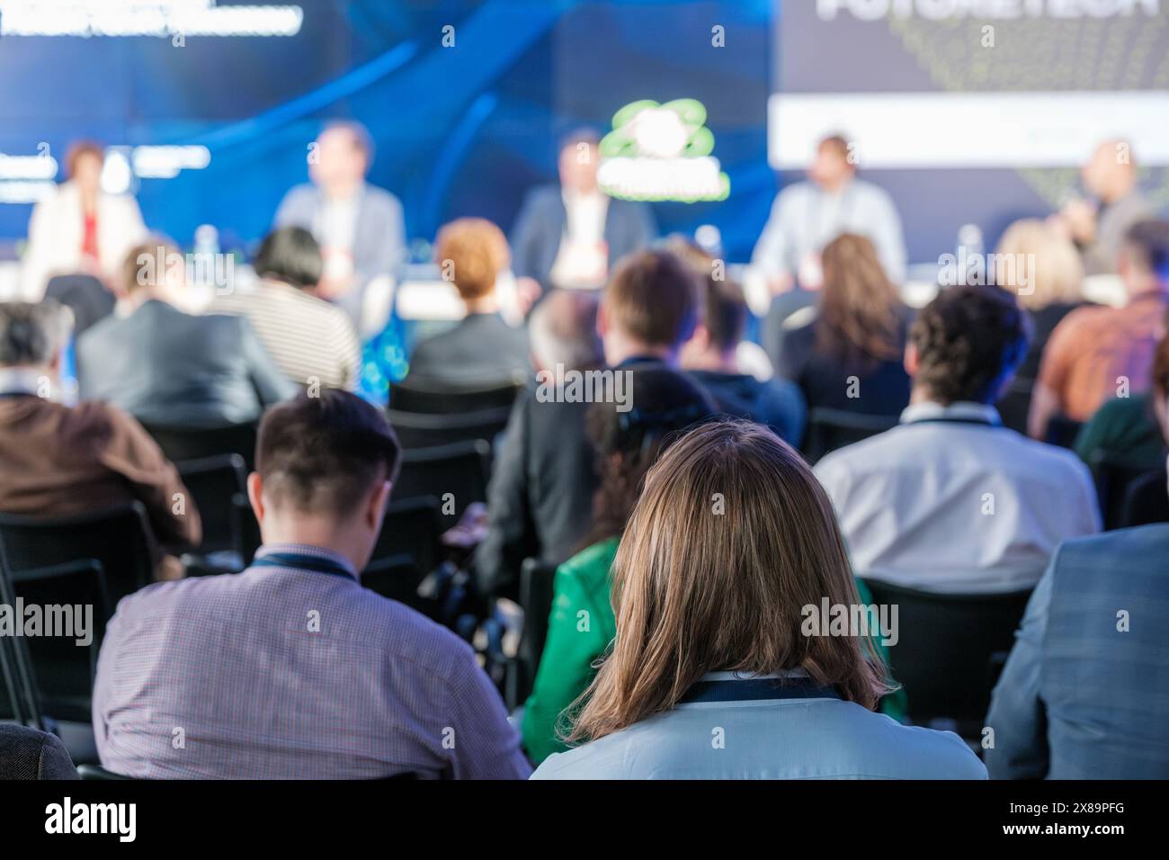 Active learning on seminar team hi-res stock photography and images - Alamy