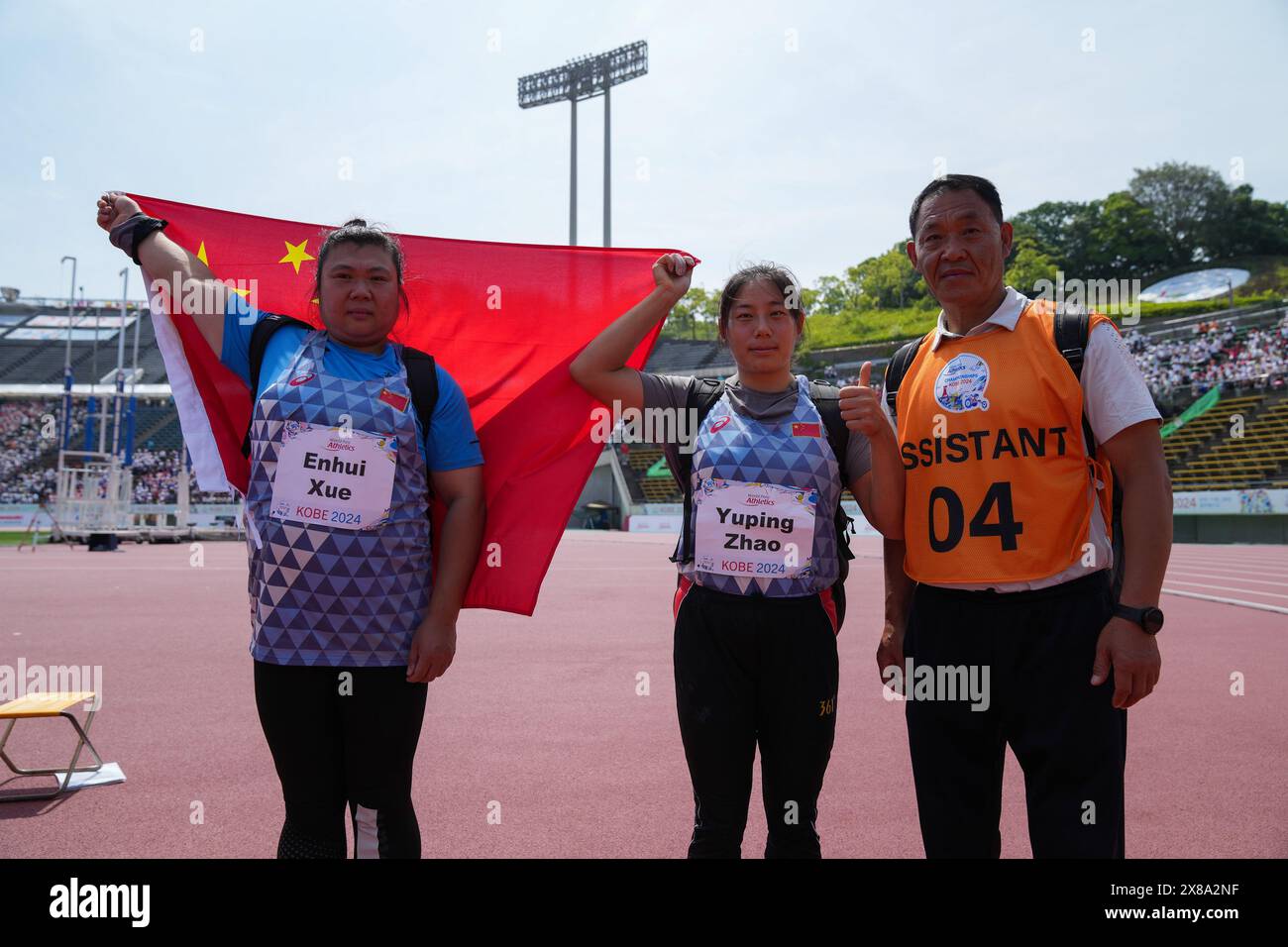 Kobe, Japan. 24th May, 2024. Silver medalist Zhao Yuping (C) of China ...