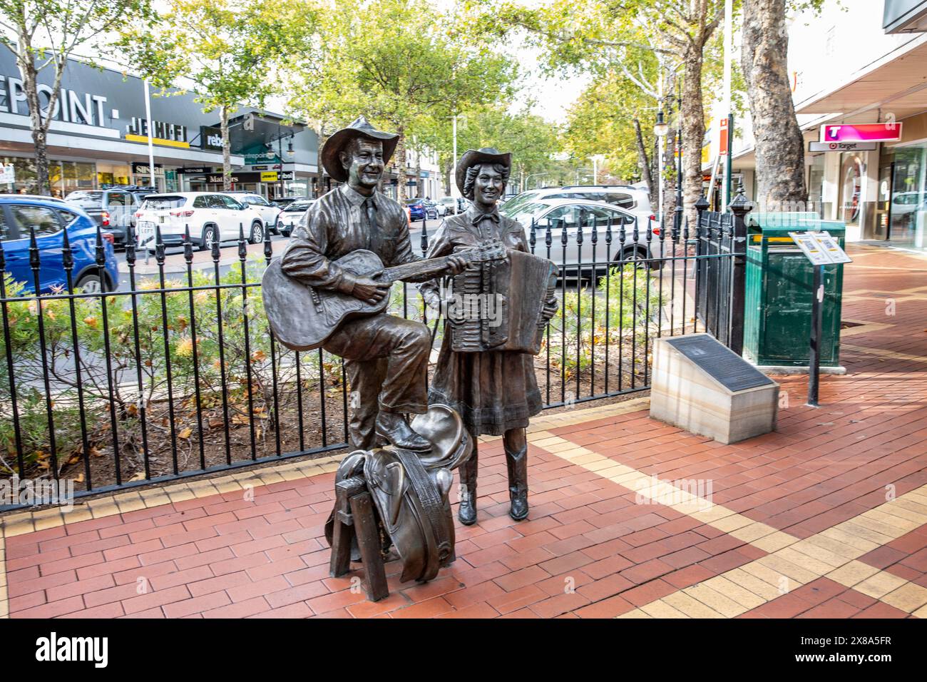 Slim Dusty ( David Gordon Kirkpatrick) and Joy McKean statue of the ...