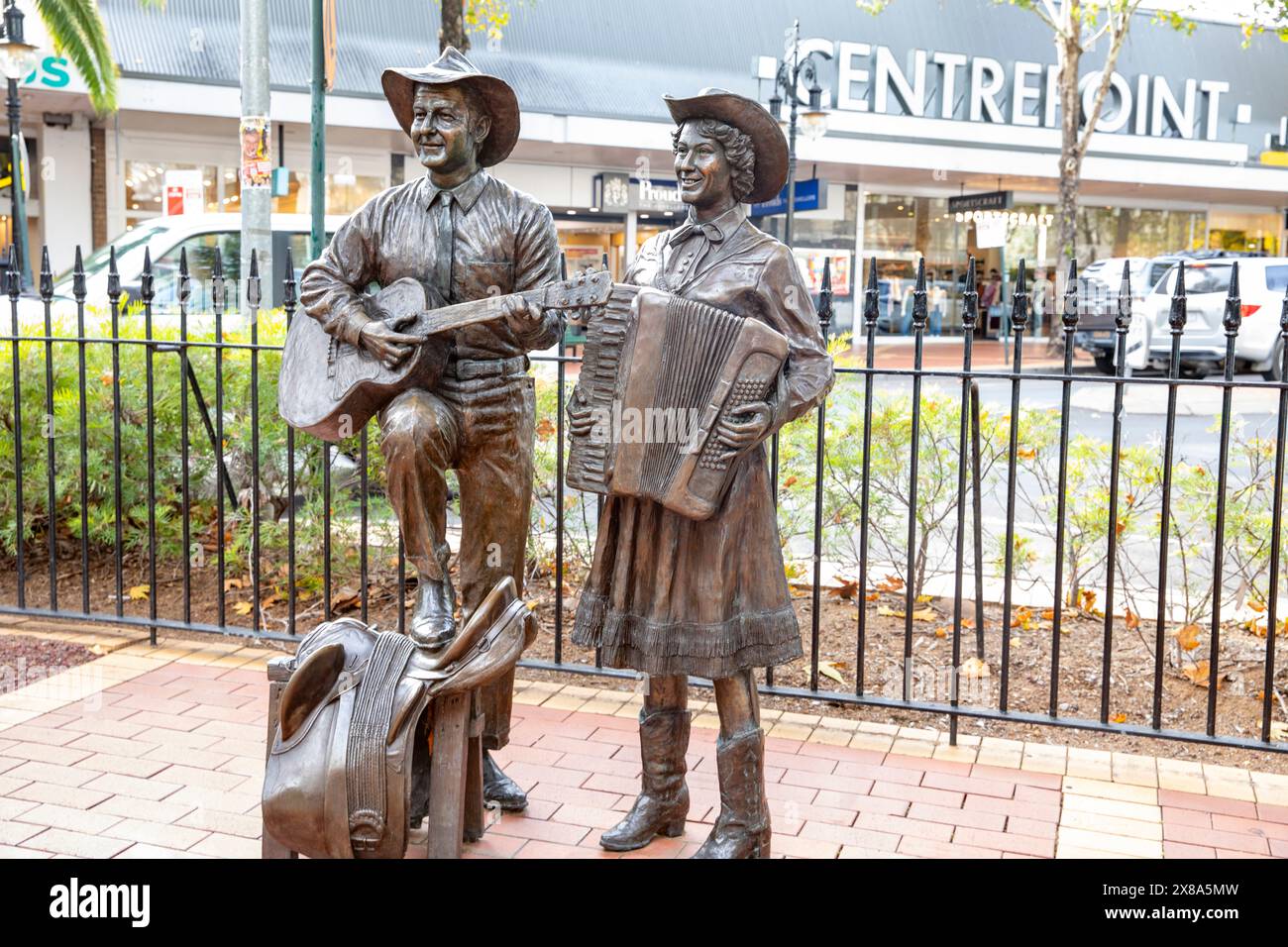 Slim Dusty ( David Gordon Kirkpatrick) and Joy McKean statue of the ...