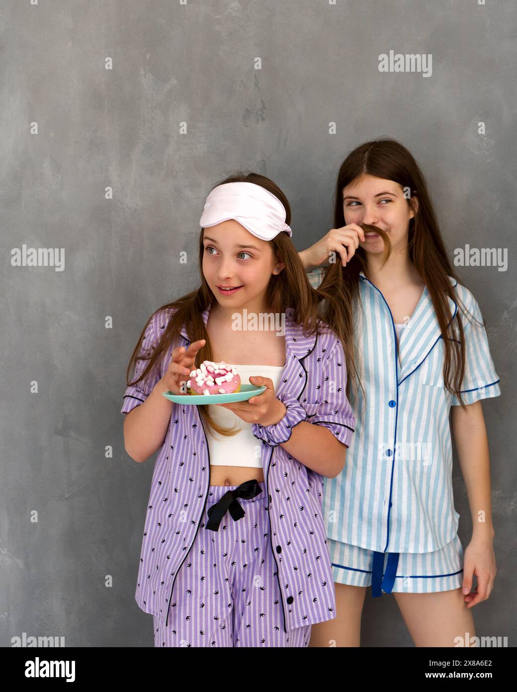 Girls sleepover hi-res stock photography and images - Alamy