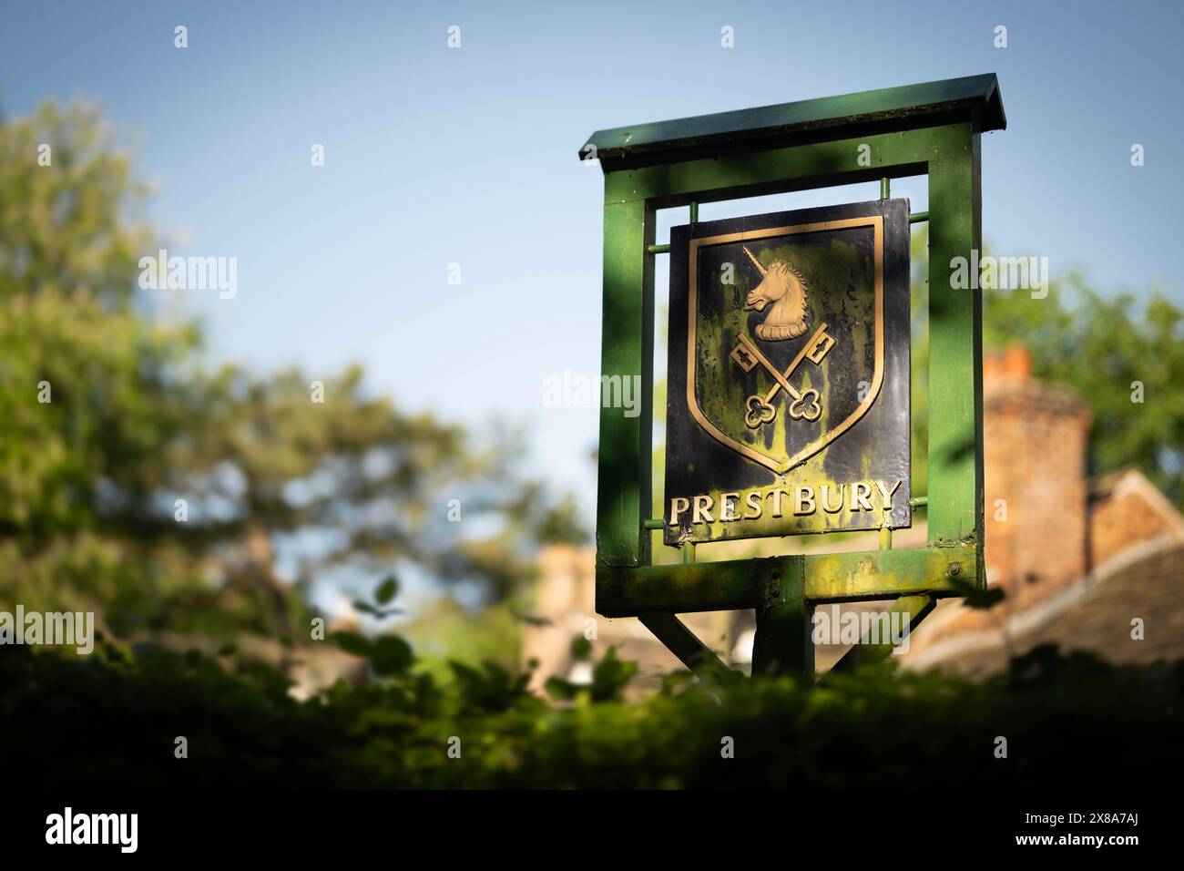 Reading town sign uk hi-res stock photography and images - Alamy