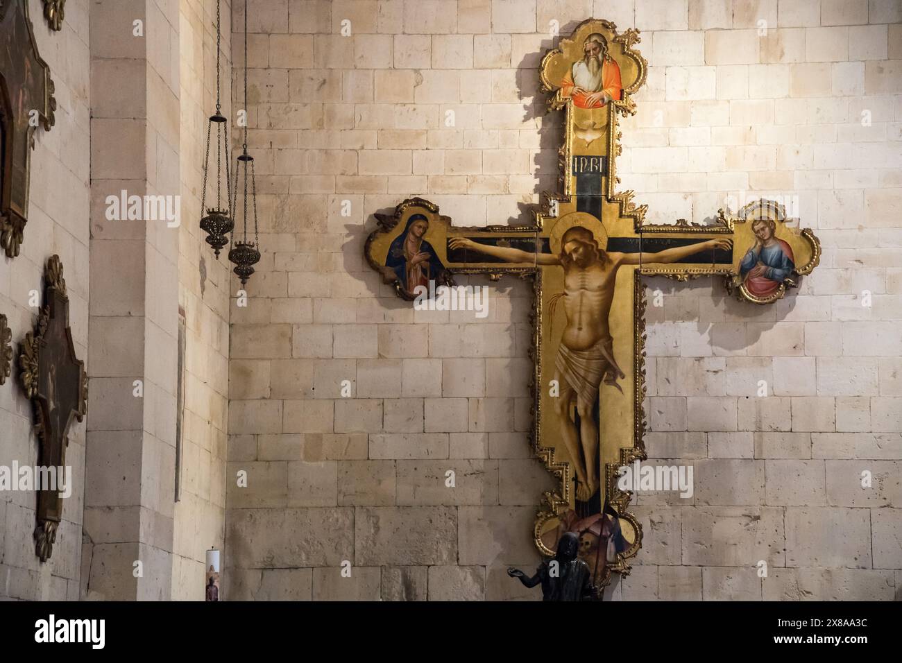 Verona san zeno basilica cross hi-res stock photography and images - Alamy