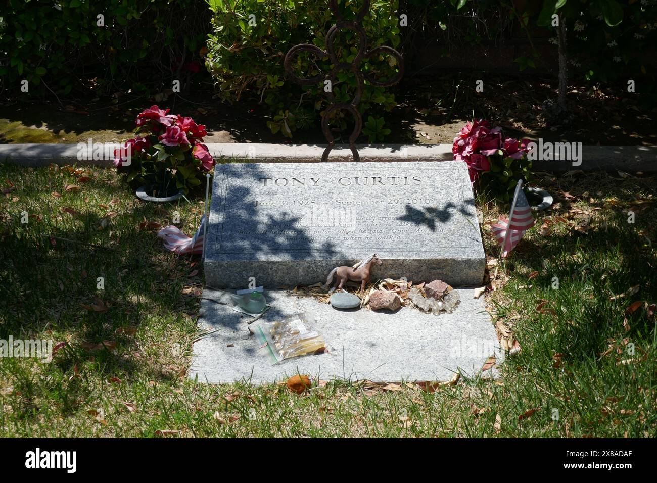 Las Vegas, Nevada, USA 14th May 2024 Actor Tony Curtis Grave in Legacy ...