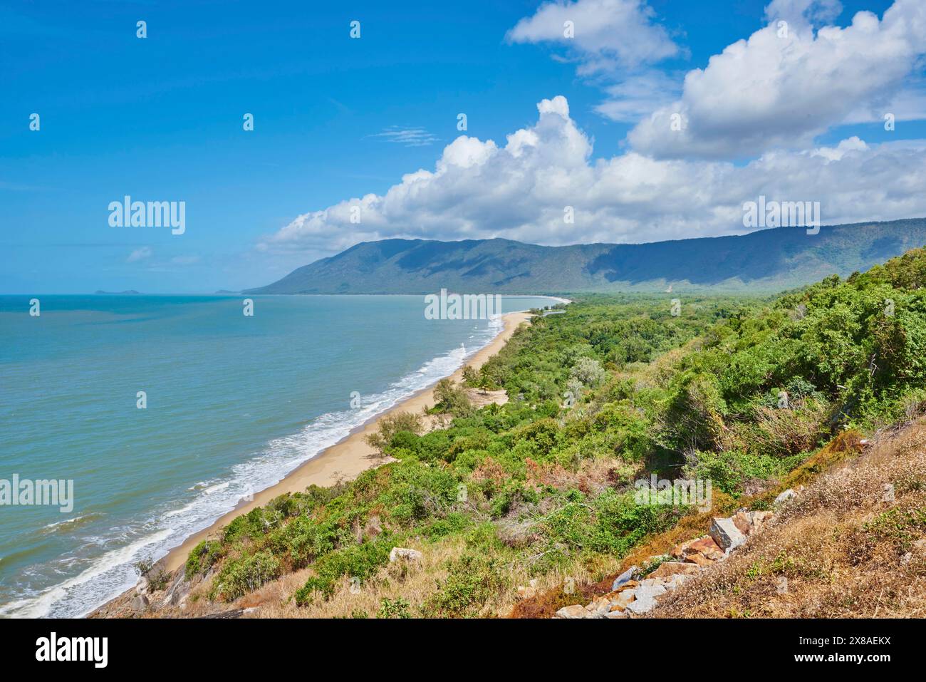 Rex Lookout and Wangetti Beach at Captain Cook Highway between Cairns ...