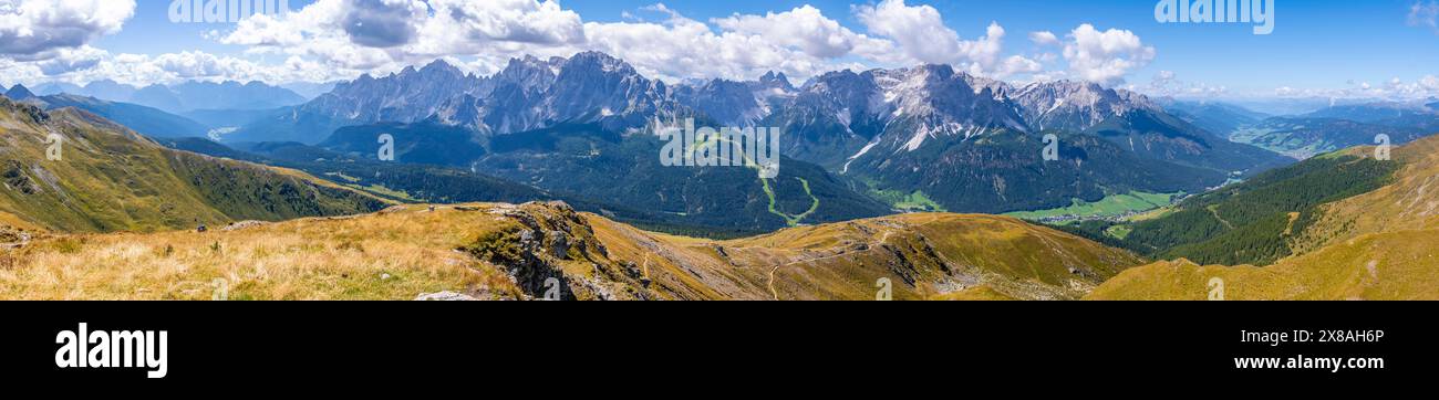 Alpine panorama, Carnic High Trail, view from the Carnic main ridge to ...