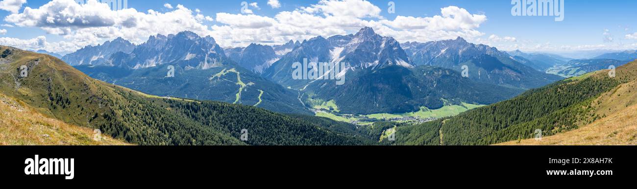 Alpine panorama, Carnic High Trail, view from the Carnic main ridge to ...