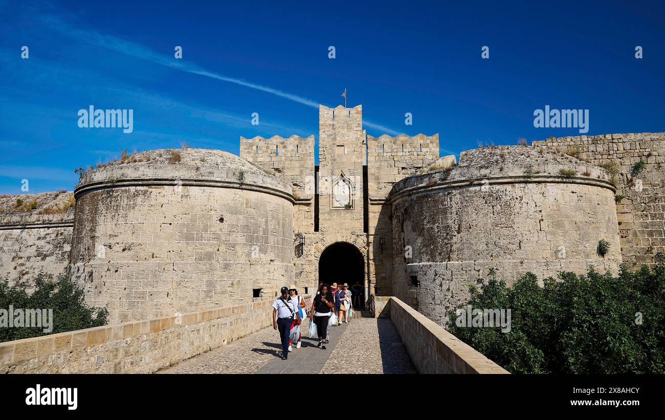 Entrance gate with a mighty hi-res stock photography and images - Alamy