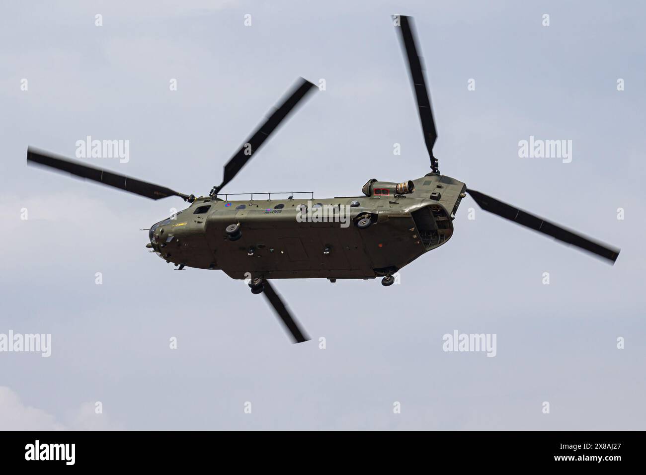 Raf boeing chinook hc6 helicopter hi-res stock photography and images ...