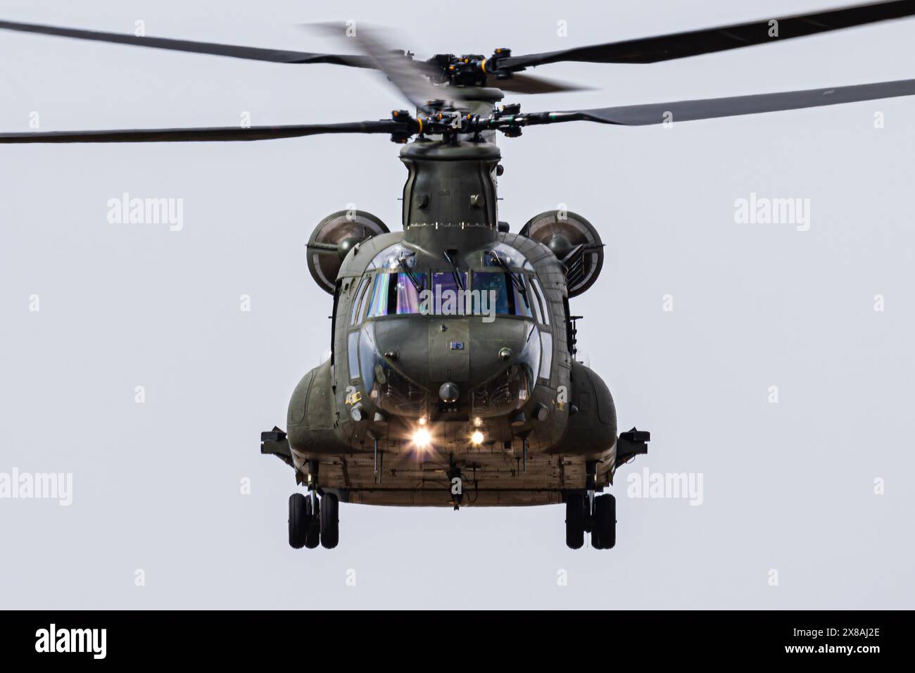 Raf boeing chinook hc6 helicopter hi-res stock photography and images ...