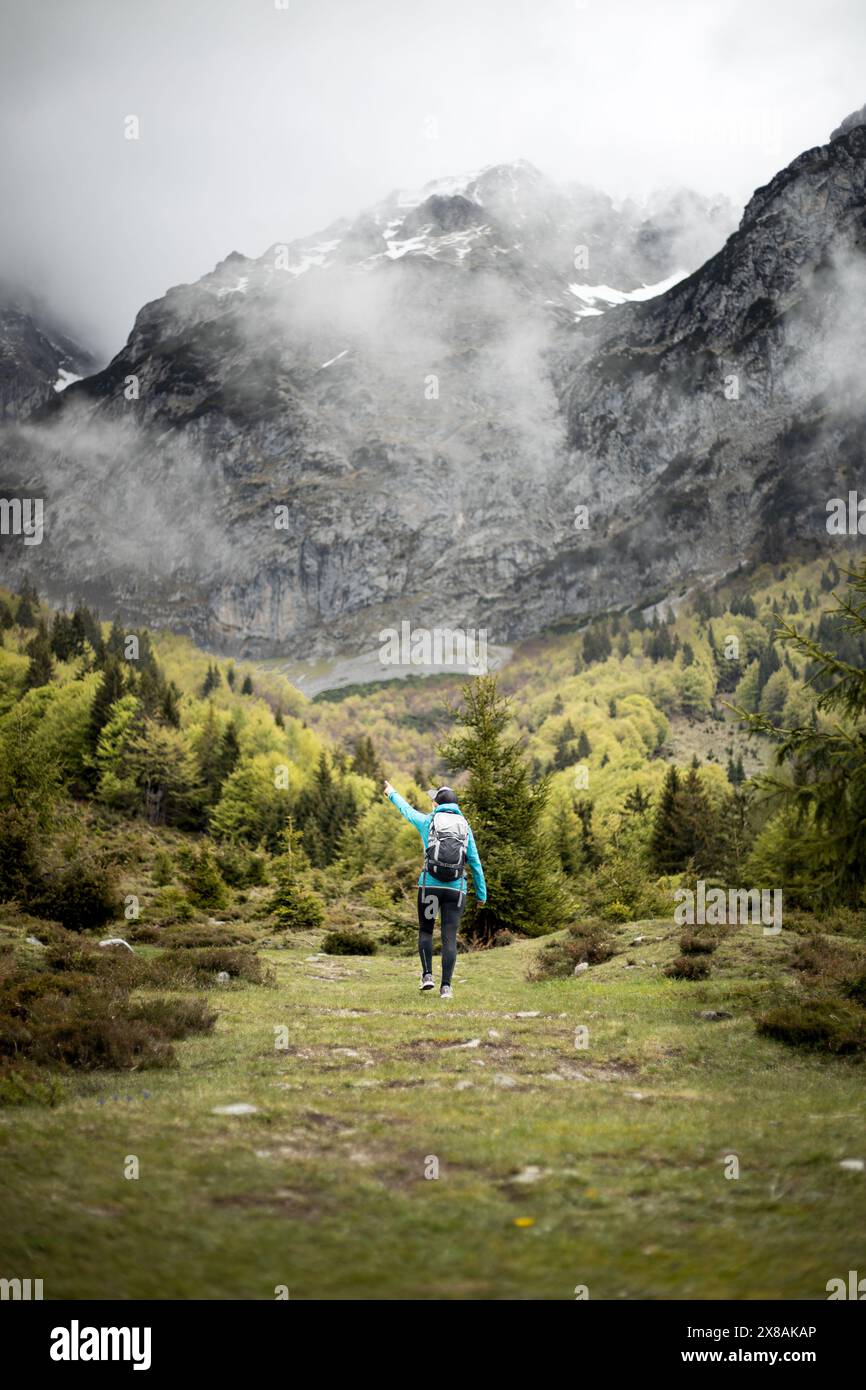 Hiker pointing to Wilder Kaiser mountains in KitzbÃ¼hel, Tyrol Stock ...