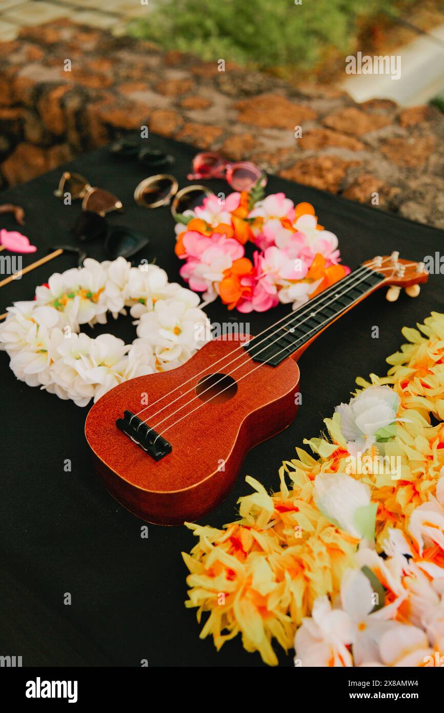 Hawaii wedding lei hi-res stock photography and images - Alamy
