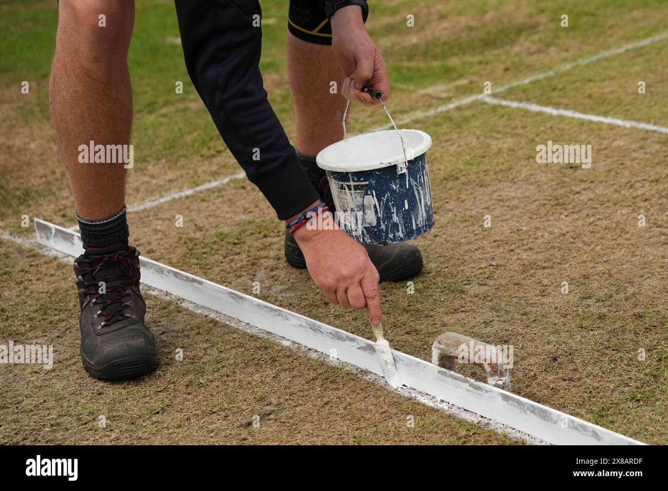 Crease lines hi-res stock photography and images - Alamy