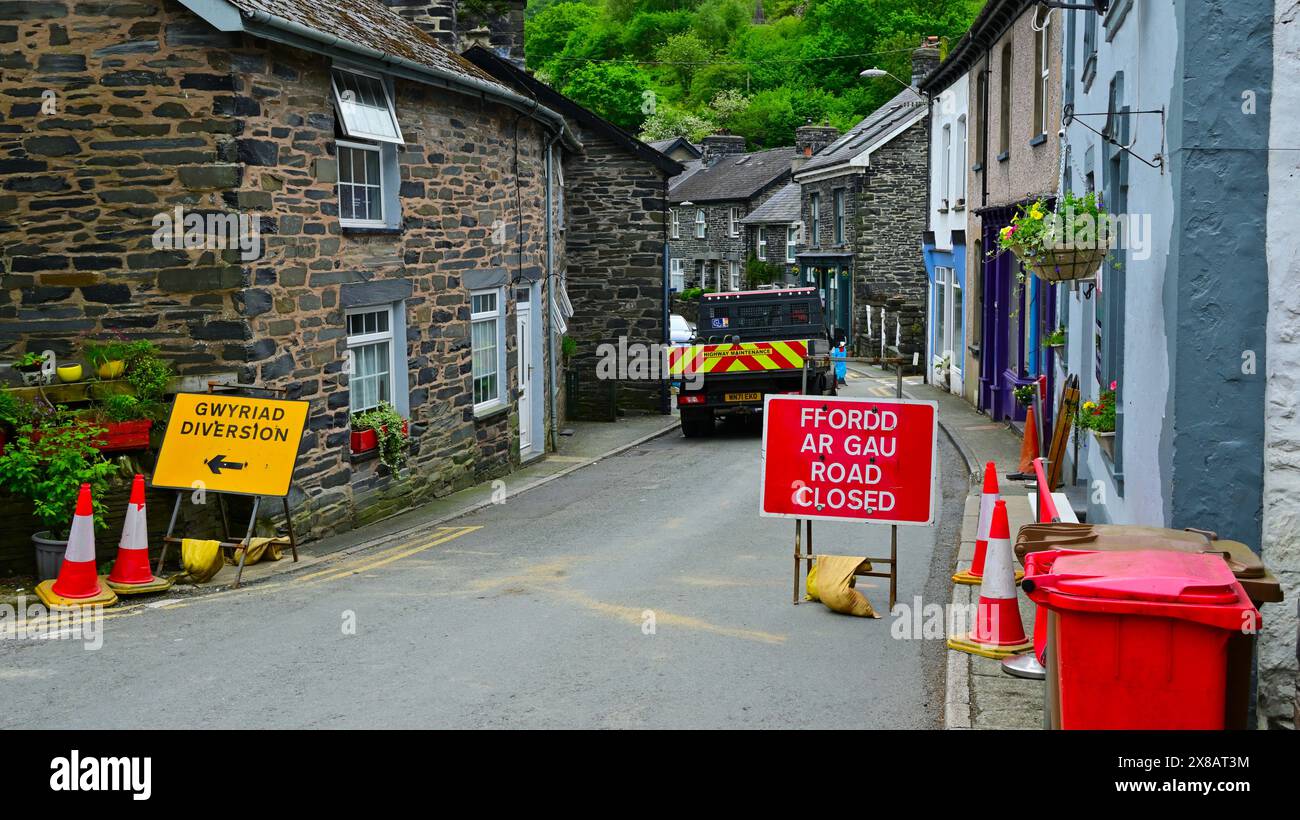 Emergency burst water mains repairs in small village in Gwynedd Wales ...