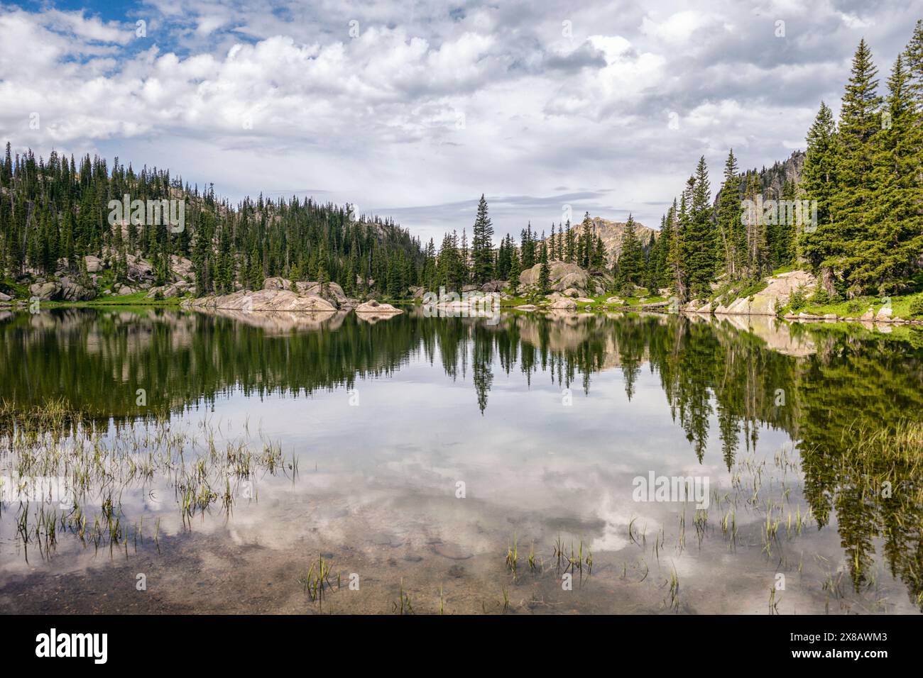 Water canyon lake reflection trees hi-res stock photography and images ...