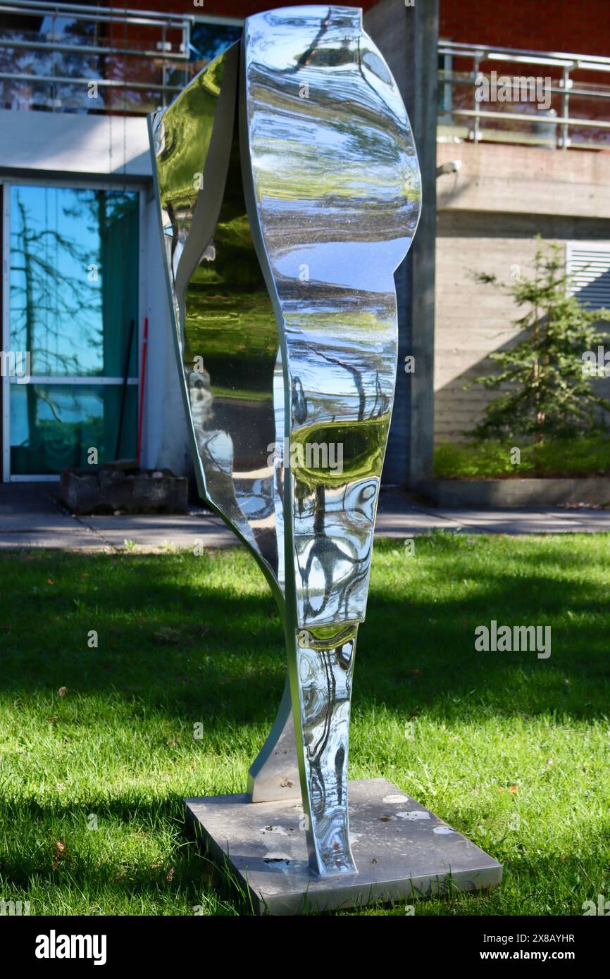 EERO HIIRONEN sculpture "Dialogi / Dialog / Dialogue" at Didrichsen ...