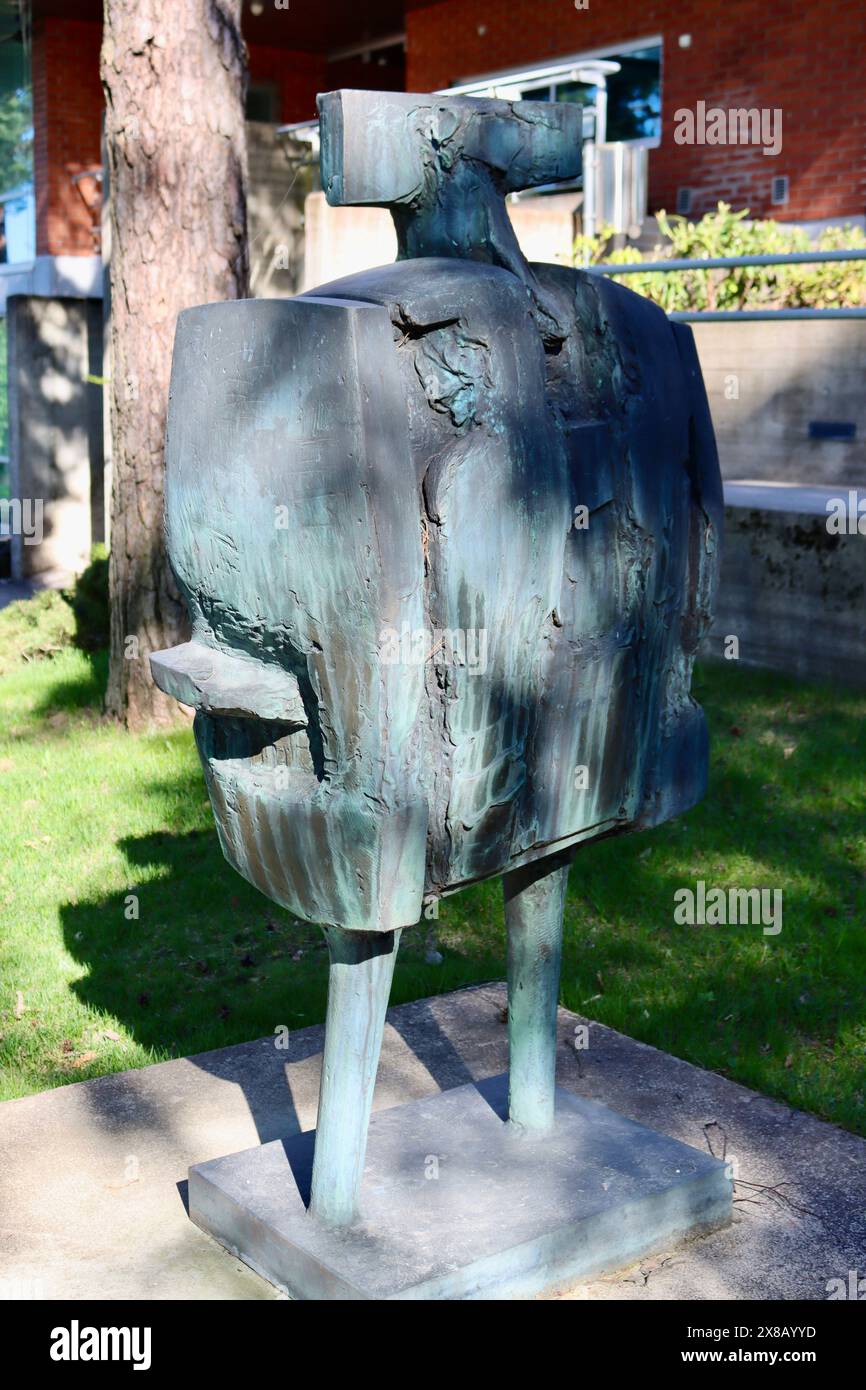 BERNARD MEADOWS' "Augustus" sculpture at Didrichsen museum park in ...