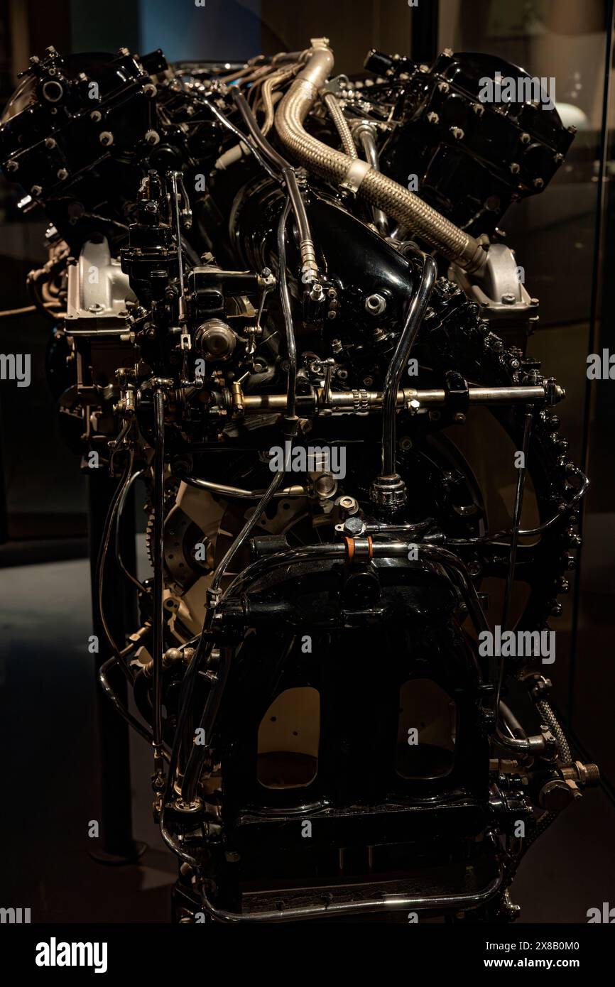 Metallic mechanical engineering hi-res stock photography and images - Alamy