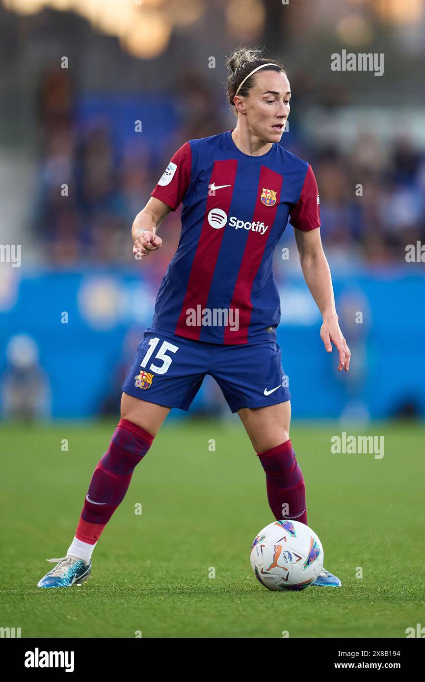 Lucy Bronze of FC Barcelona in action during the La Liga F match ...