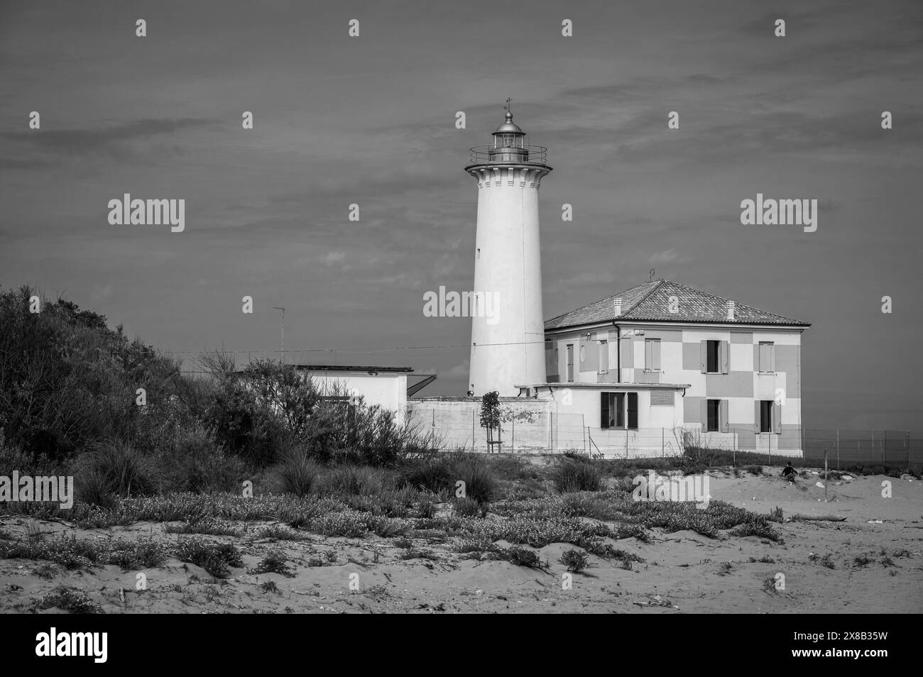 Between the plain and the sea. The lighthouse of Bibione, the dunes and ...