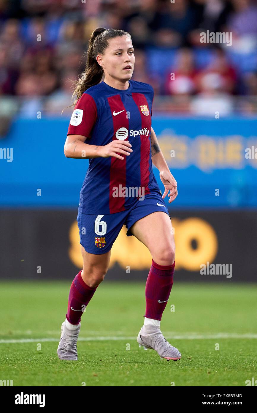 Claudia Pina of FC Barcelona looks on during the La Liga F match ...