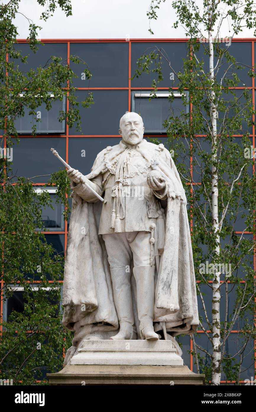 King Edward VII memorial, Centenary Square, Birmingham, UK Stock Photo ...