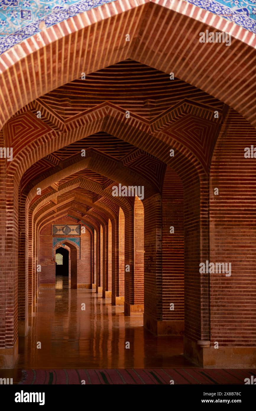 Shah Jahan Masjid Thatta is a vintage mosque built in 17 century. Sindh ...