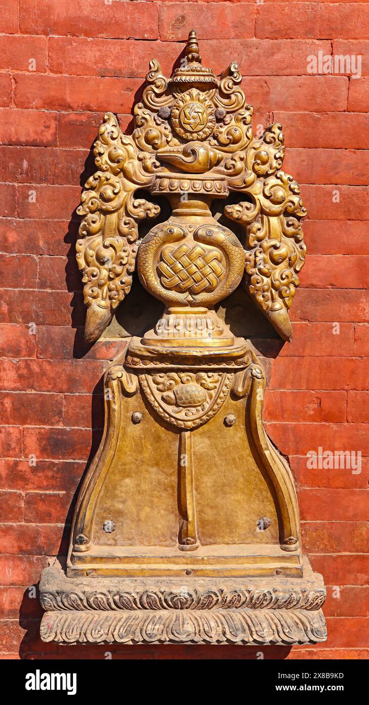 Symbol From Malla Dynasty on Golden Gate, Bhaktapur Durbar Square ...