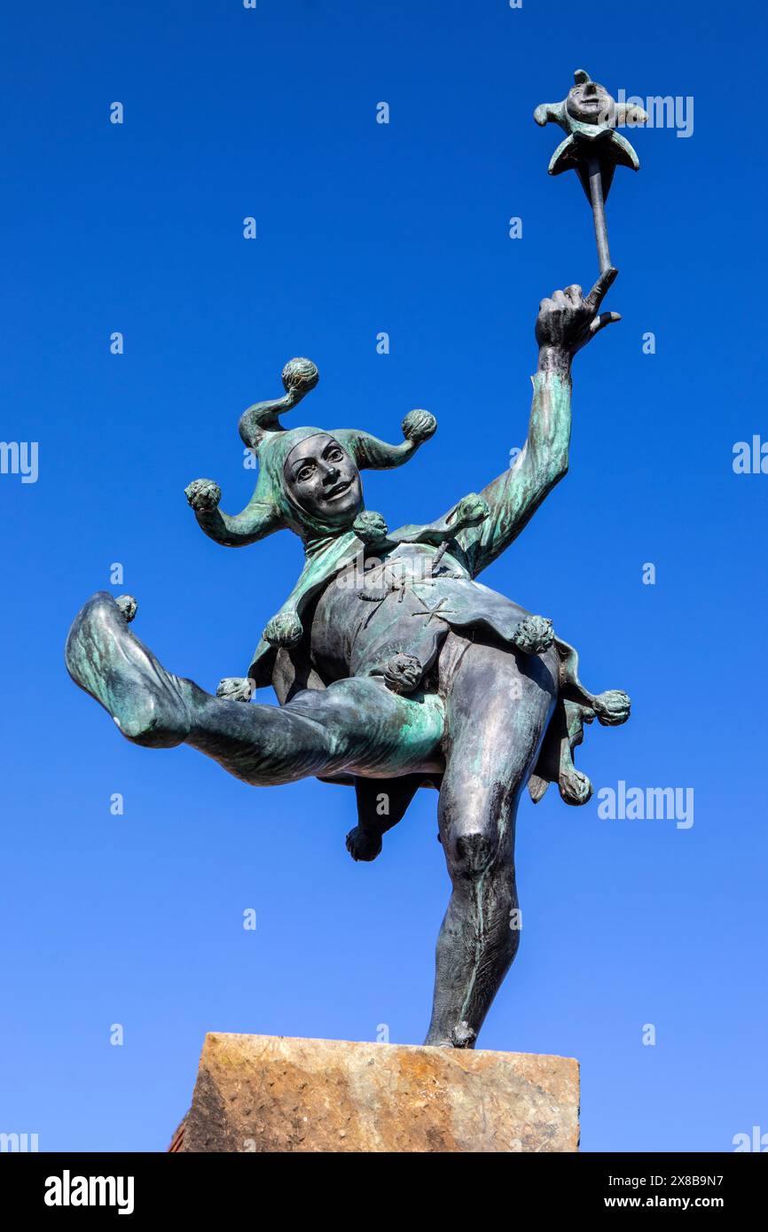 Stratford-Upon-Avon, UK - February 12th 2024: The Jester statue in the ...