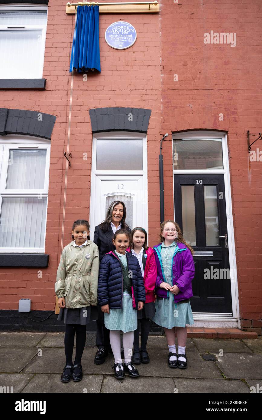 EDITORIAL USE ONLY Olivia Harrison and children from Dovedale Primary ...