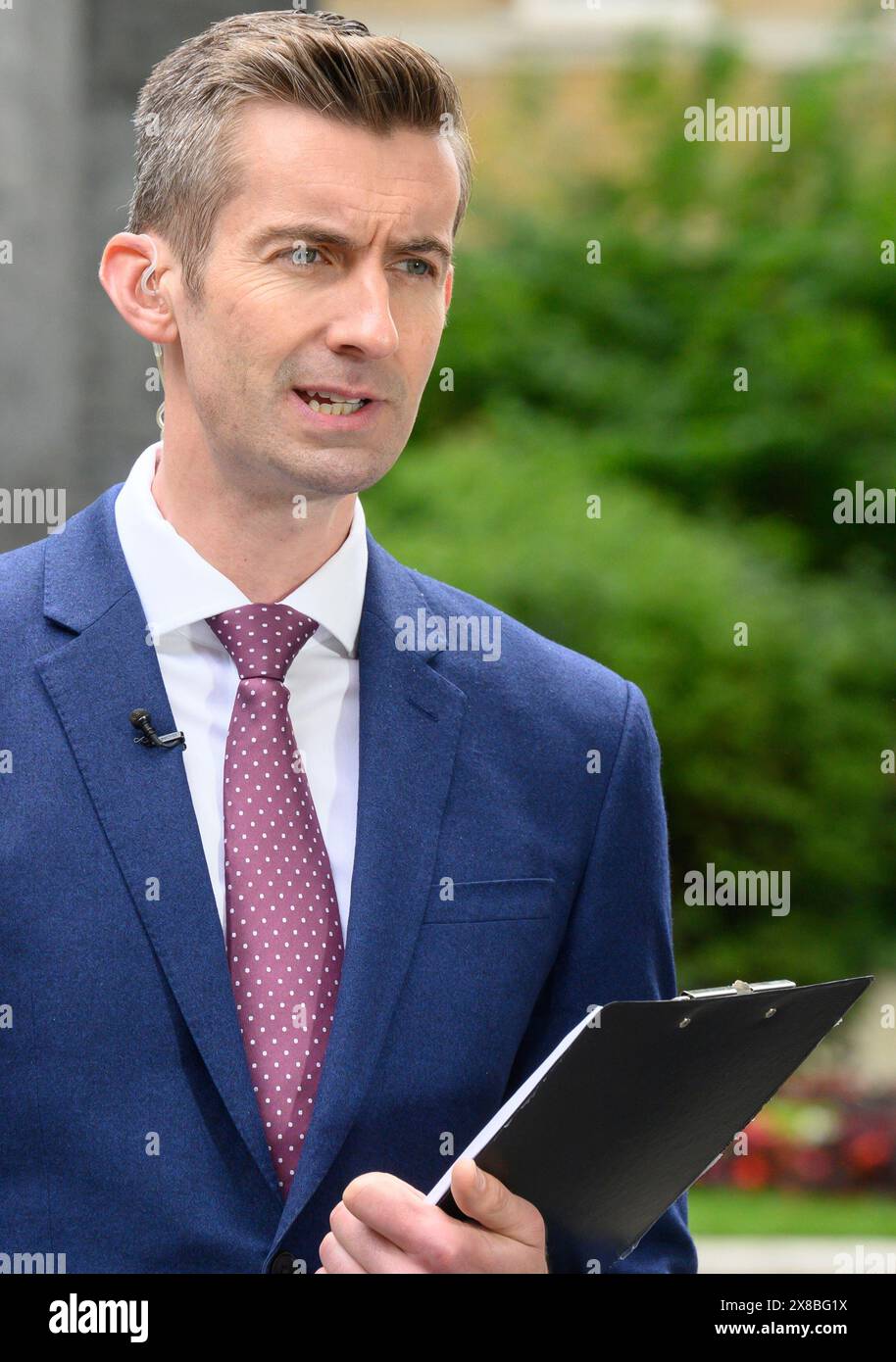 Ben Thompson (BBC news presenter) presenting from Downing Street the ...