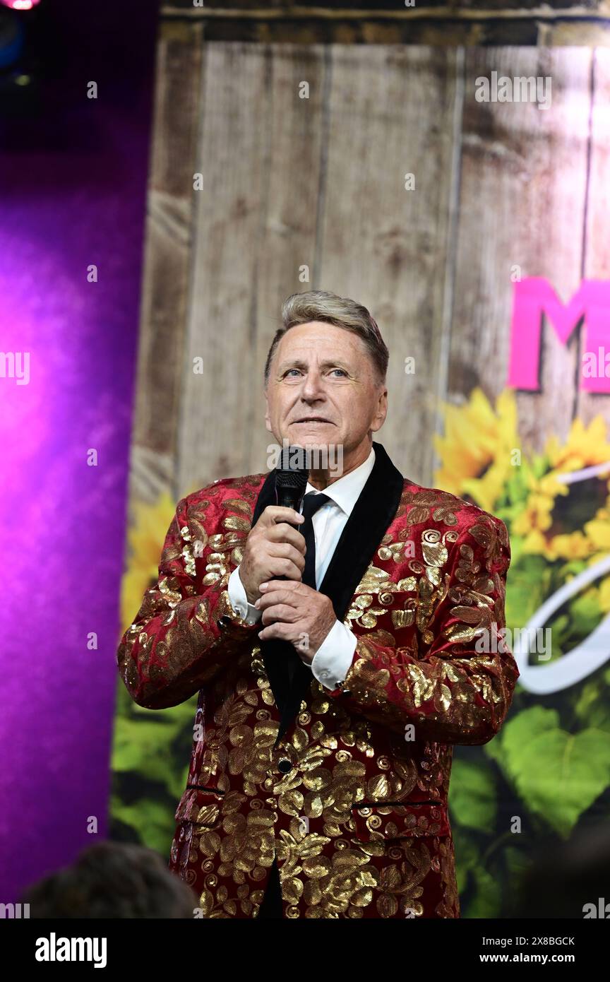 Hans-Jürgen Beyer bei der Live-Show Musikanten Scheune STUDIOBühne ...